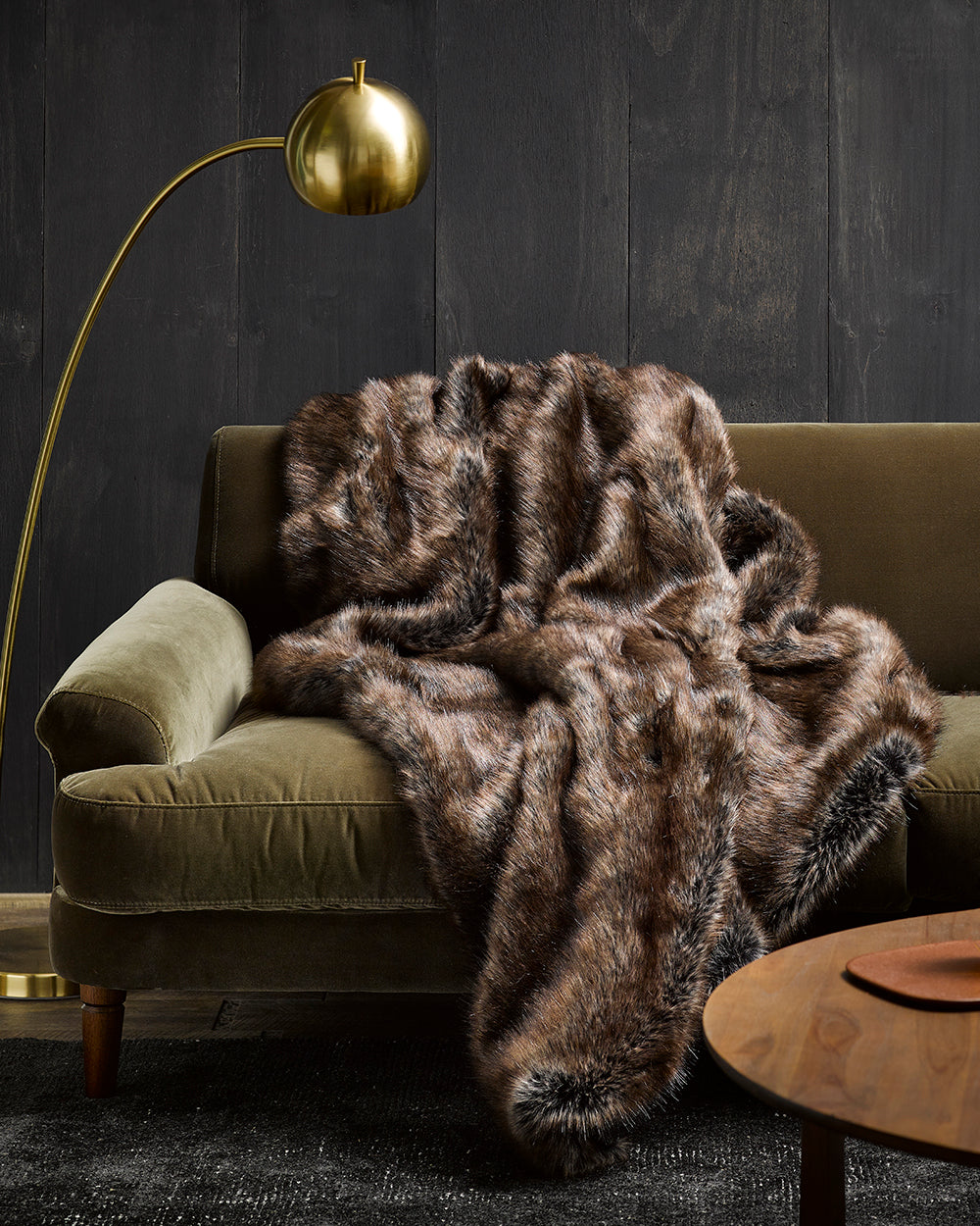 HEIRLOOM Husky Faux Fur Throw & Plush Pod